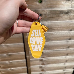 Girl Boss - Fun Personalised Motel Keyrings - Unique Slogan Keyrings ...