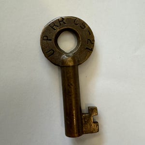 UPRR CS-21 Road and Bridges Union Pacific Railroad Brass Switch Key ...