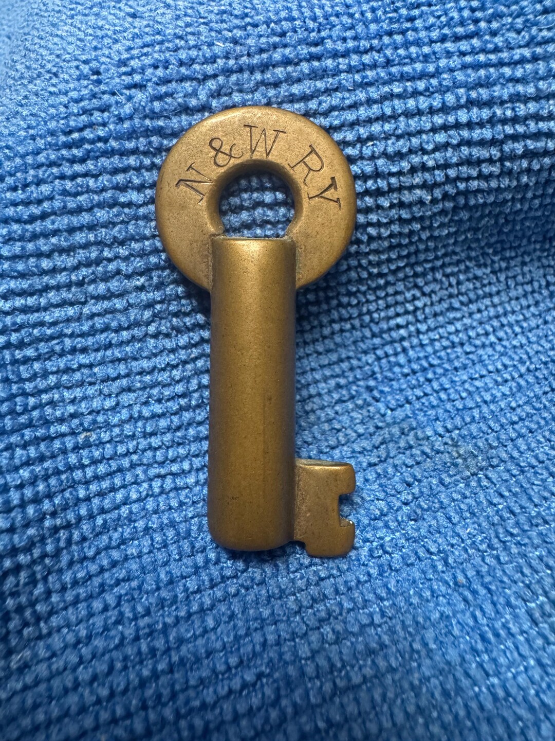 N&W RY Norfolk and Western Railway Serif Letters on Brass Switch Key ...