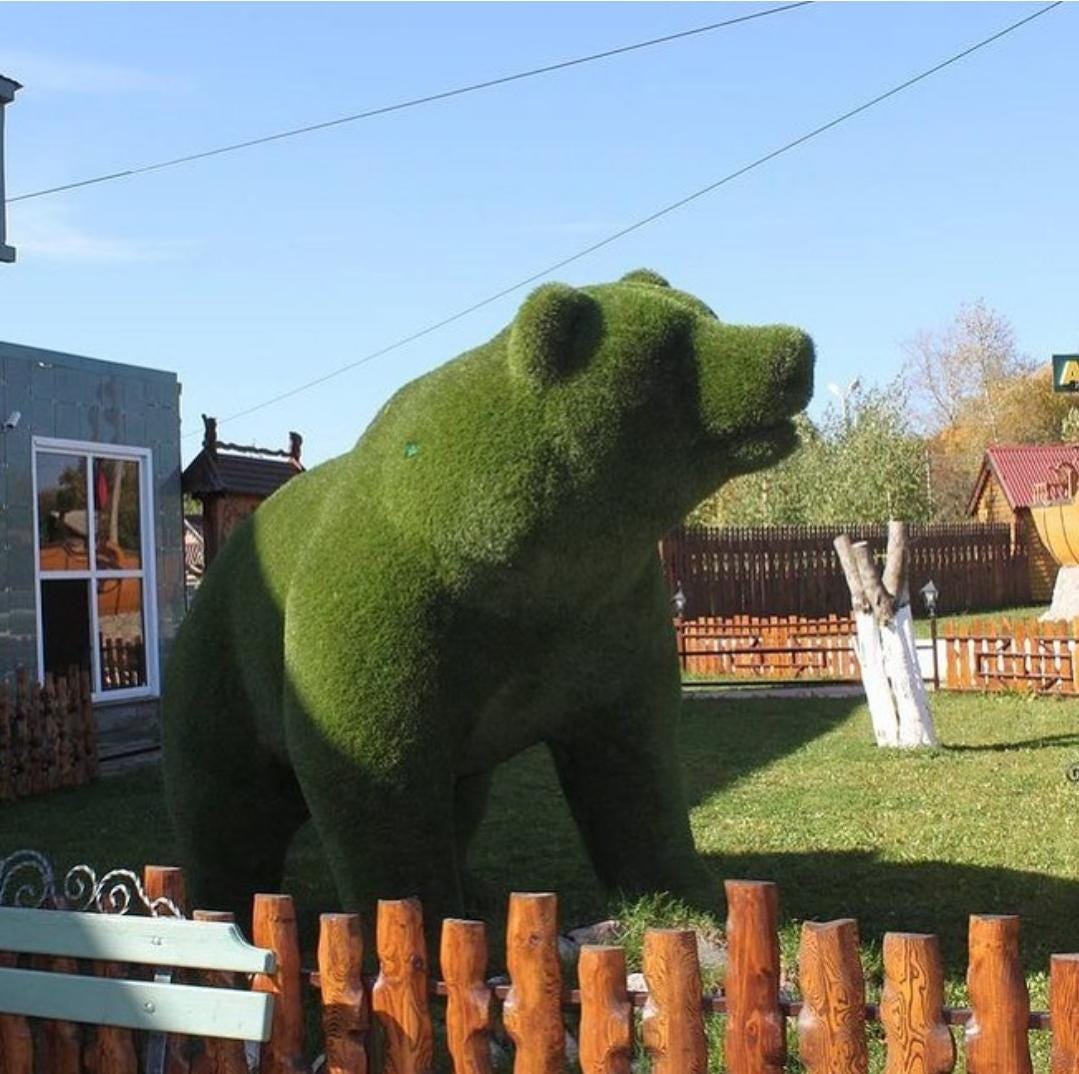 Realistic Topiary Bear Custom Animal Lawn Sculpture Artificial Grass ...