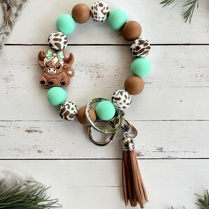 Highland Cow Beaded Wristlet Keychain: Handmade Cowgirl Style - Etsy