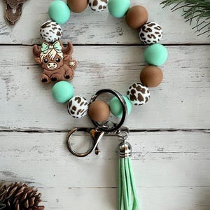 Highland Cow Beaded Wristlet Keychain: Handmade Cowgirl Style - Etsy