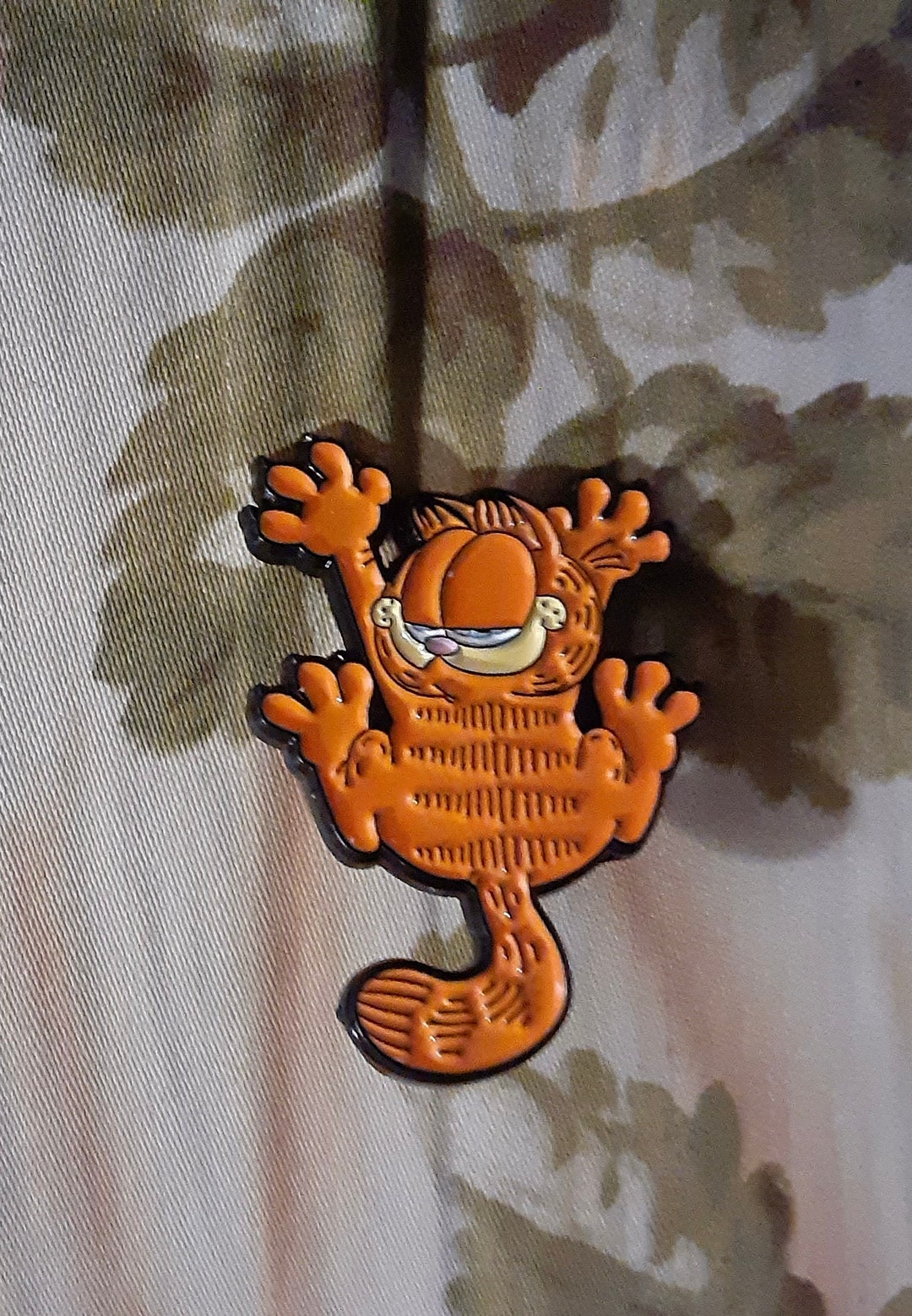 Garfield Scratching Enamel Pin - Etsy