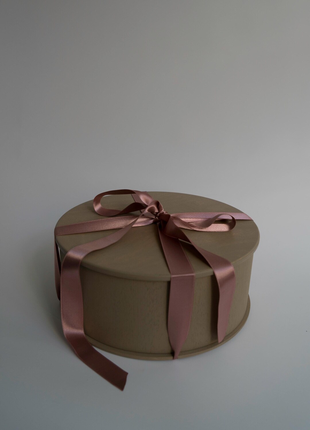 Wooden Cake Box: Round Eco-friendly Gift Packaging With Pink Satin ...