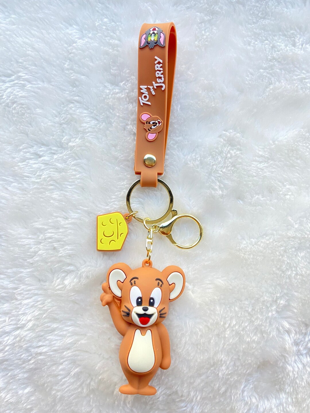 Tom & Jerry Mouse Gold Key Chain Cheese Charm Brown Tan White Thumb up ...