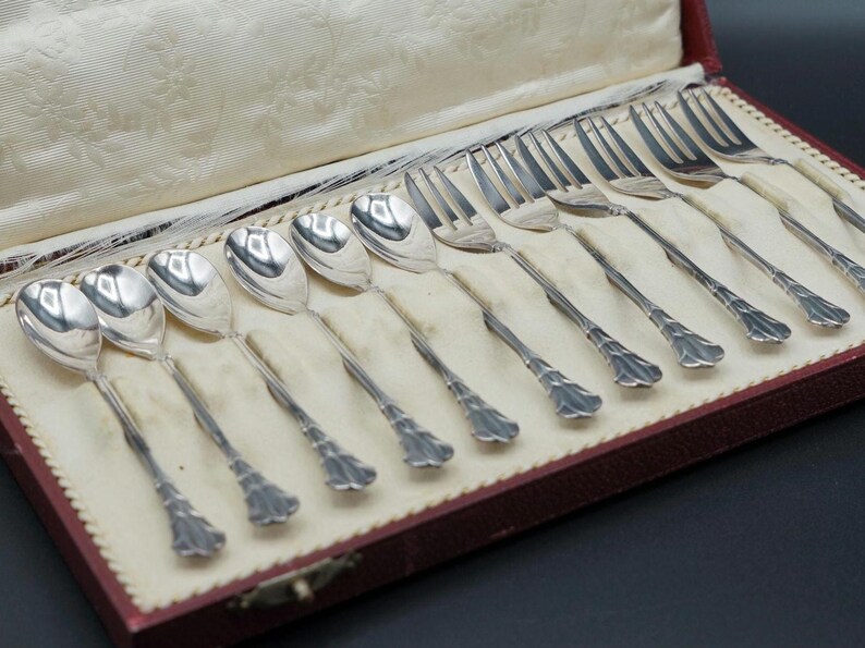 Sechs versilberte Gero-Löffel und -Gabeln, Modell 641. Entworfen von ...