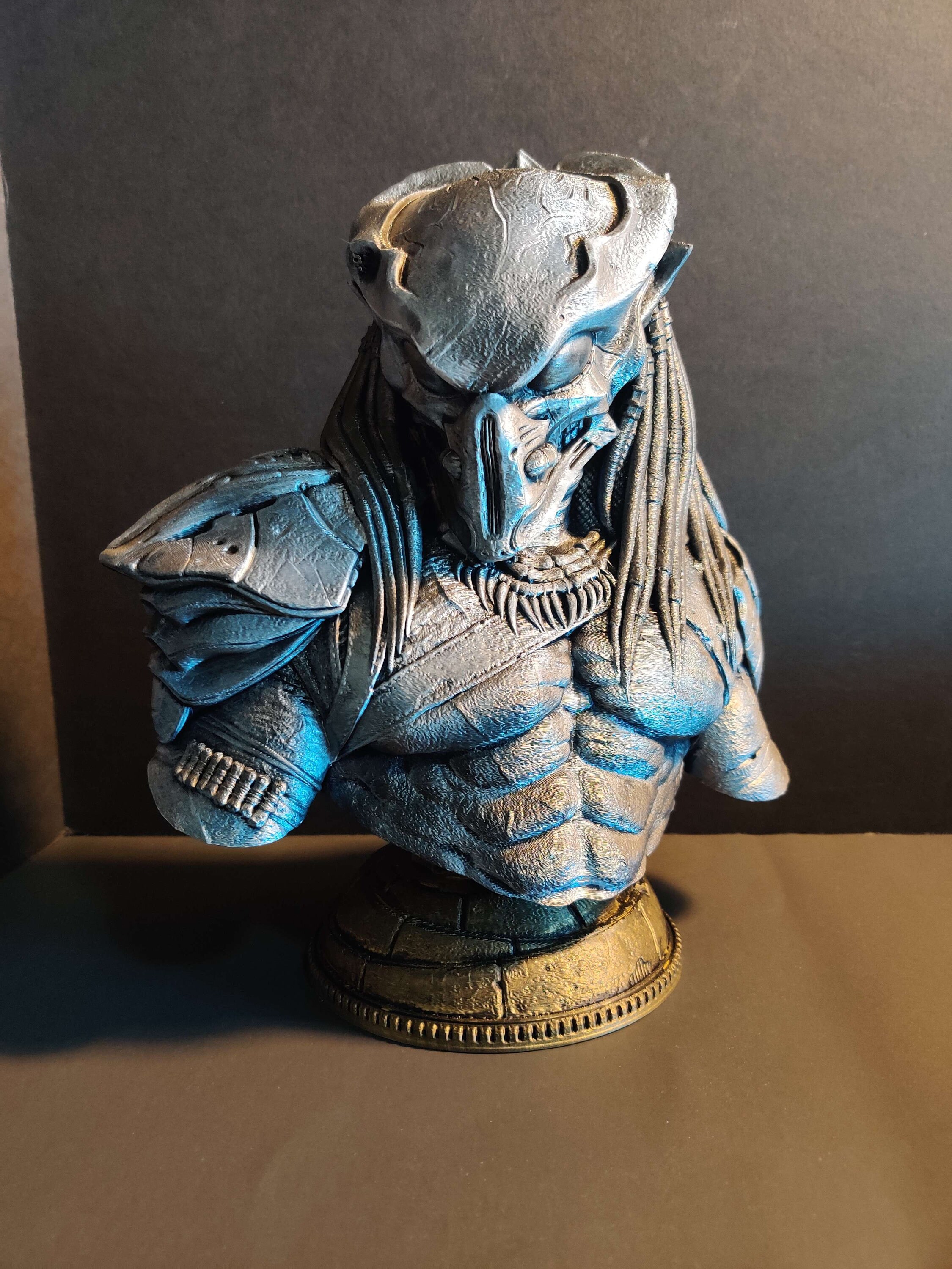 Predator Inspired Alien Hunter Hand Painted Metallic Fan Art Bust ...