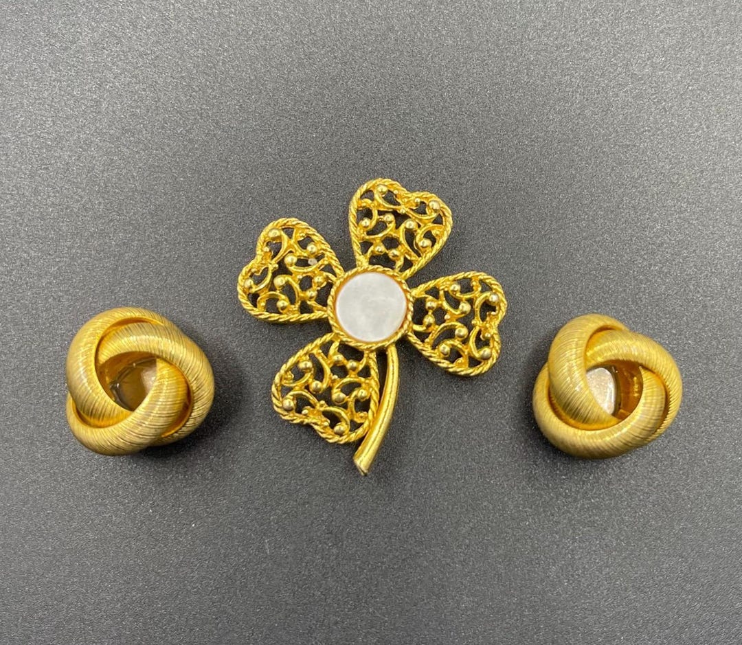 Four Leaf Clover With Love Knots - Etsy