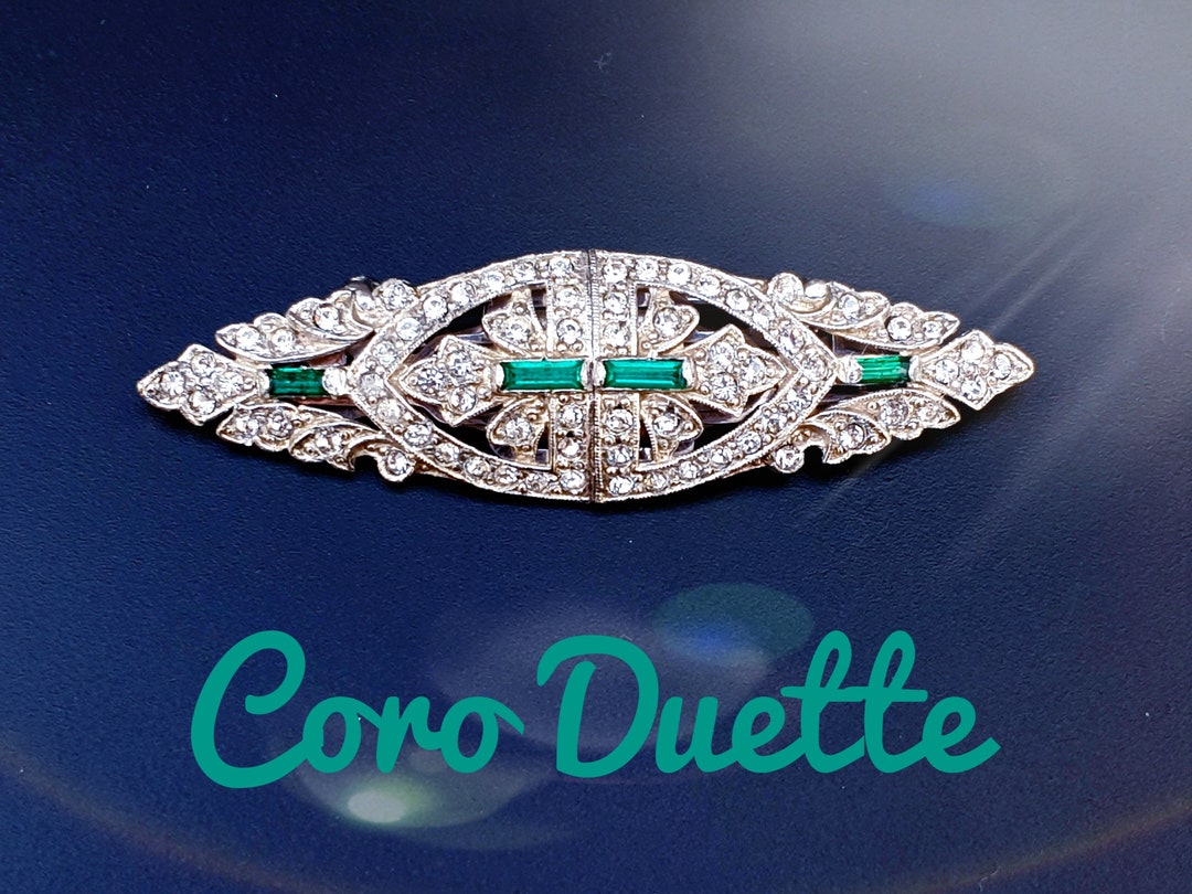 CORO DUETTE Dress Clips Brooch With Emerald Green Baguette and Clear ...