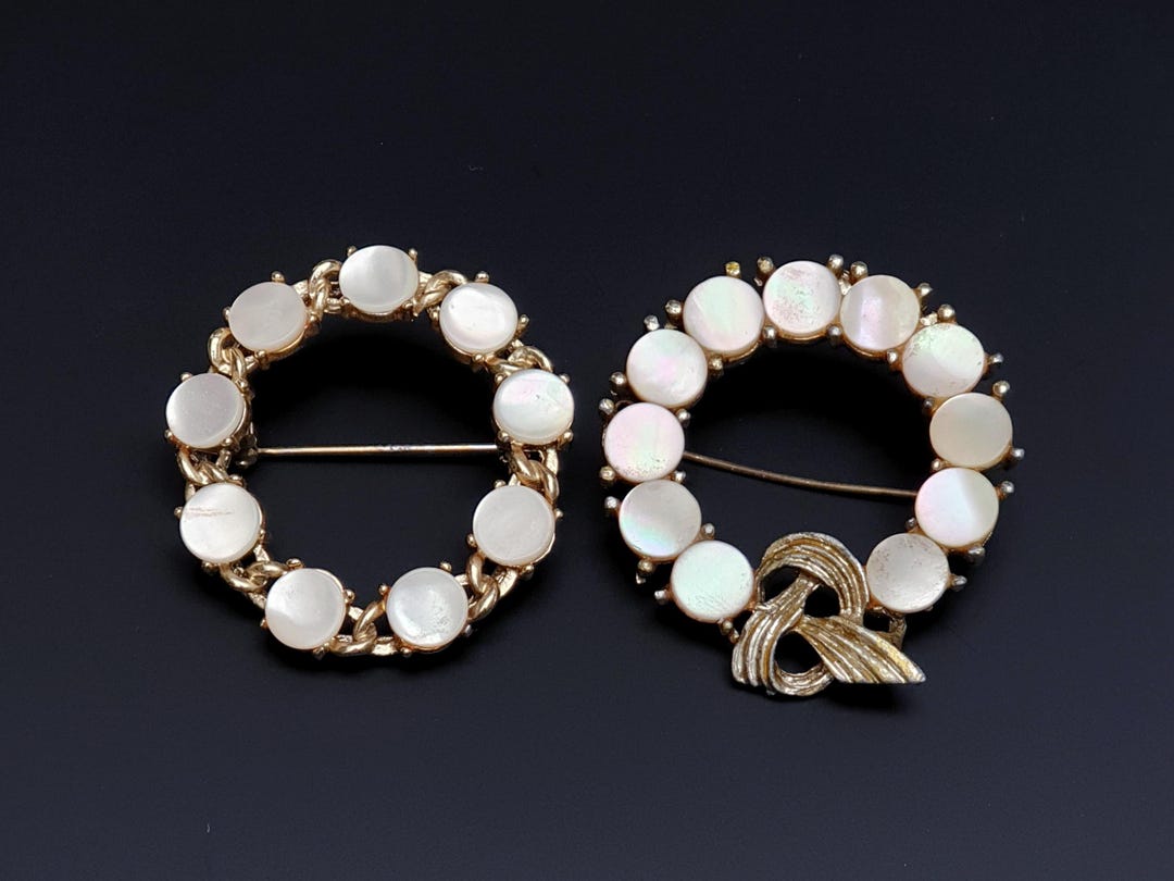 Two Vintage Wreath Brooches in Pale Gold Tone With Mother-of-pearl ...