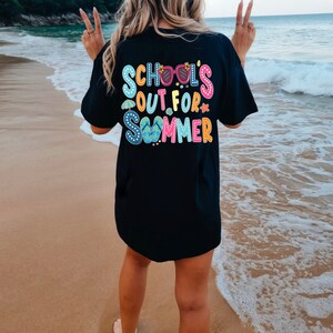 Last Day of School Retro Schools Out for Summer Teacher PNG, Peace Out ...