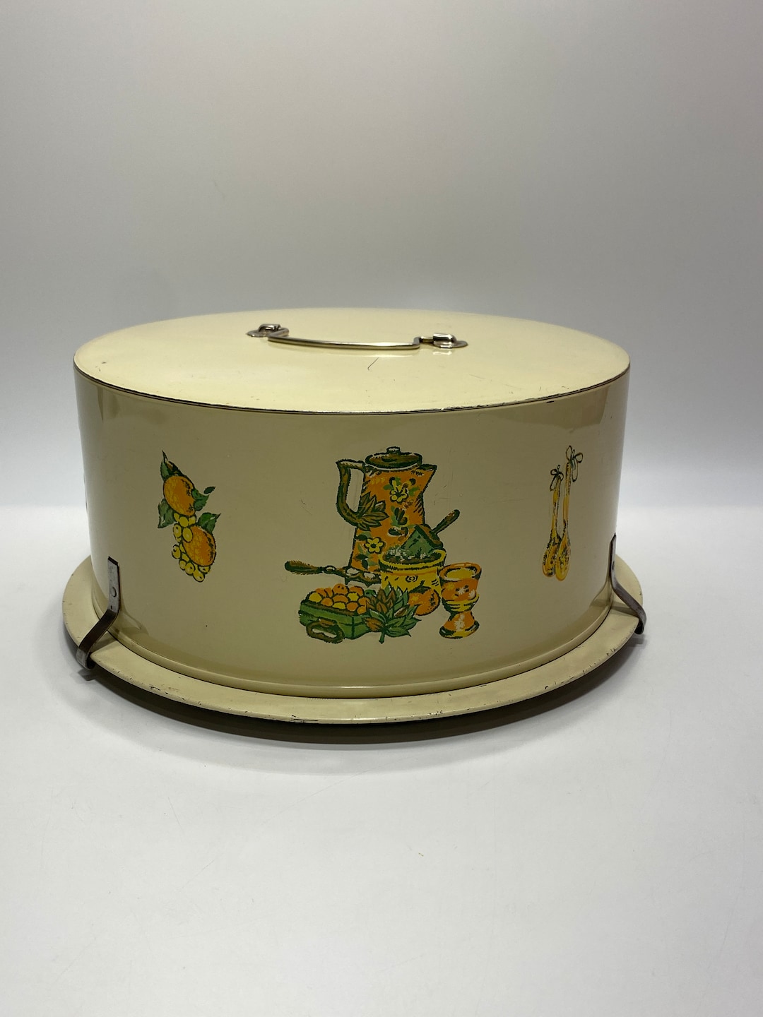 Decoware Cream Colored Cake/pie Carrier Vintage Made of Metal With ...
