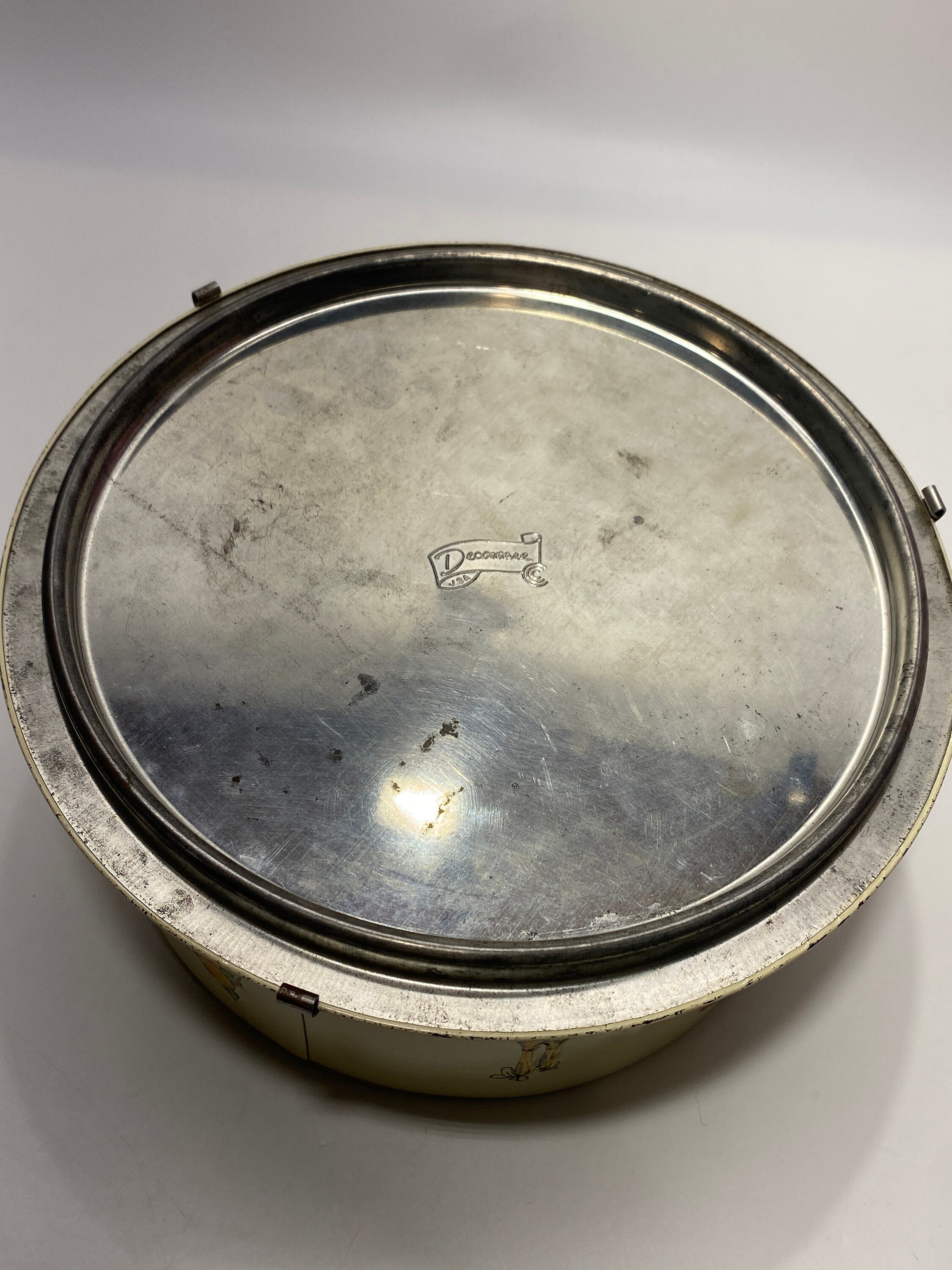 Decoware Cream Colored Cake/pie Carrier Vintage Made of Metal With ...
