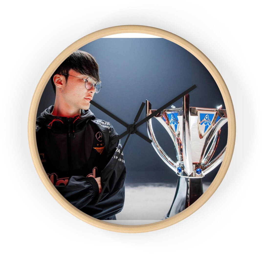 Esports Player and Trophy Wall Clock | Gamer Decor, Gaming Room Clock ...