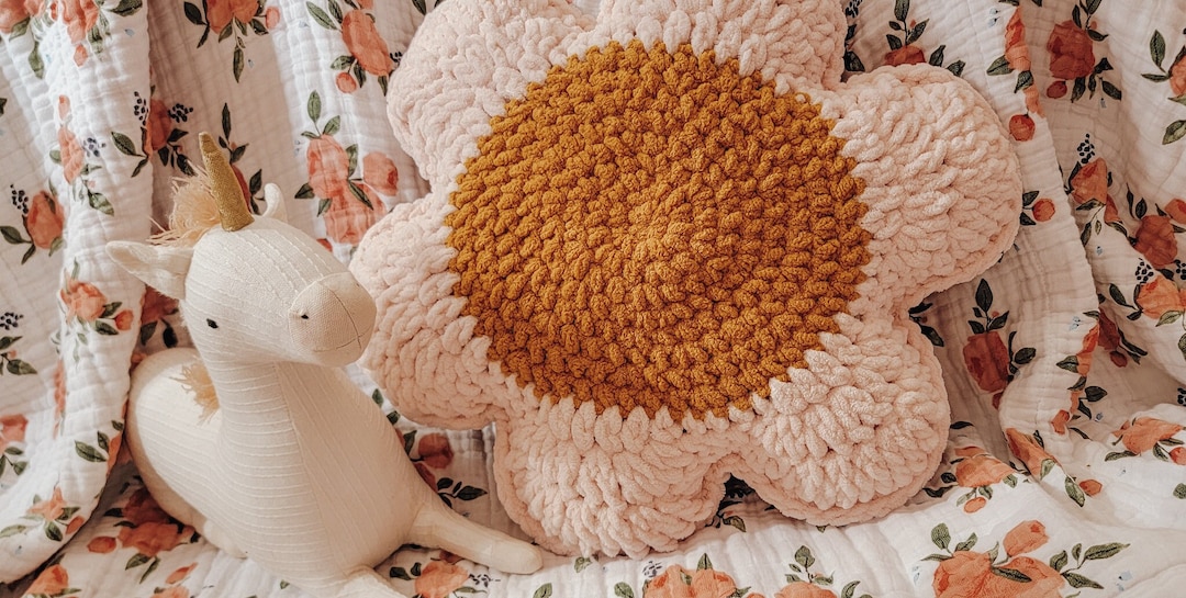 Daisy Pillow | Daisy Pillows | Daisy Throw Pillow | Daisy Accent Pillow ...