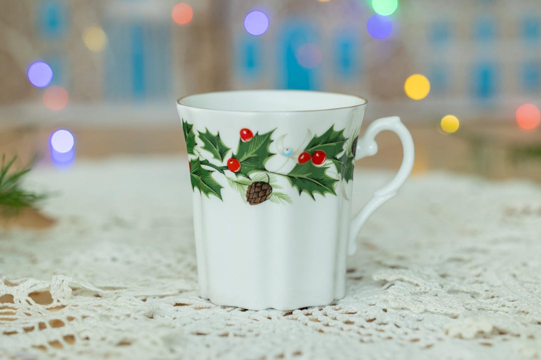 Vintage Noel Royal Grafton Fine Bone China Christmas Mug With Holly ...