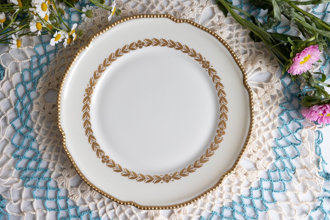 Castleton Laurel Pattern Lunch Plates: Timeless Elegance for Your Table ...