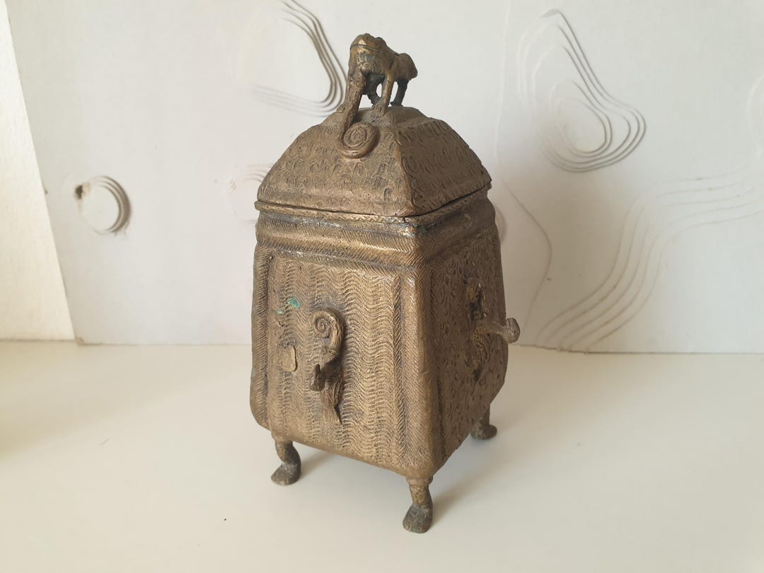 Old Dhokra Brass Cash Box - India, 19th/20th Century. Lid and Box. - Etsy