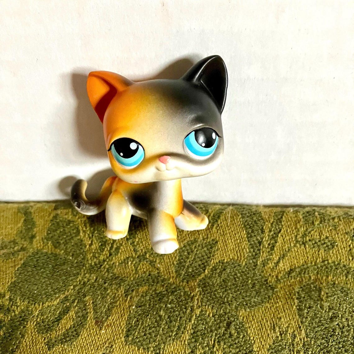 Hasbro Littlest Pet Shop Cat Figure With Blue Eyes Calico Toy LPS ...
