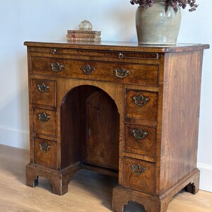 Antique Early 18th Century English Walnut Keyhole Desk - Etsy