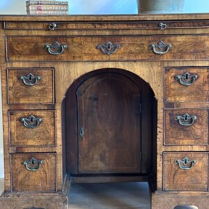 Antique Early 18th Century English Walnut Keyhole Desk - Etsy