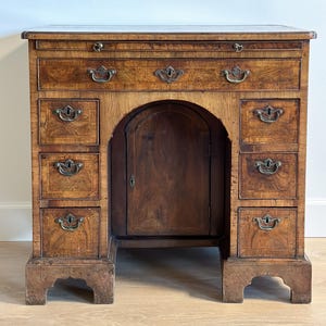 Antique Early 18th Century English Walnut Keyhole Desk - Etsy