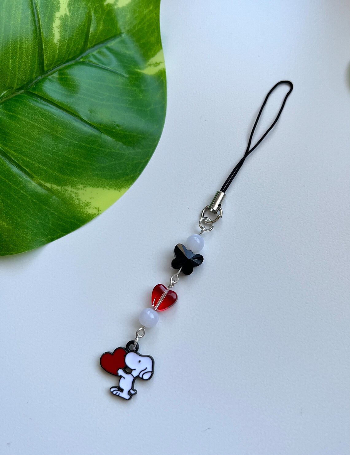 Snoopy Cartoon Peanuts Red Heart Phone Charm Cute, Aesthetic, Cartoon ...