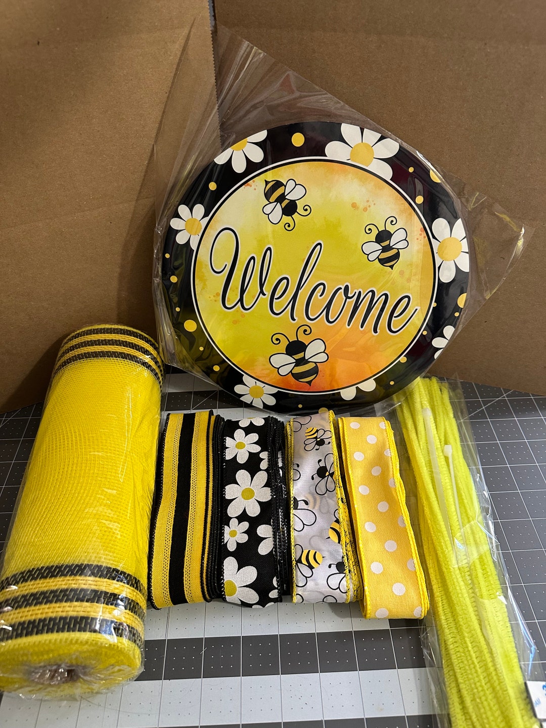 Bee Welcome Wreath Kit - Etsy