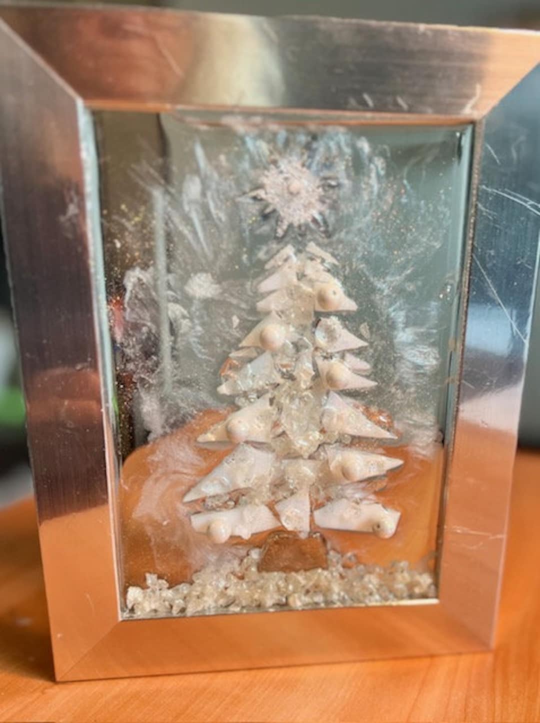 White Glass Christmas Tree on Clear Glass, Epoxy Resin Couting in ...