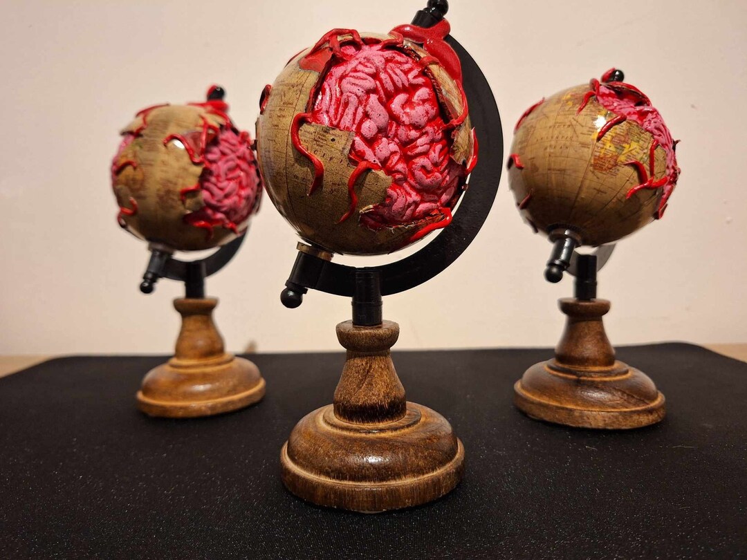 ALIEN GLOBE | Horror Props - Lambert Du Décor (earth Globe) - Etsy