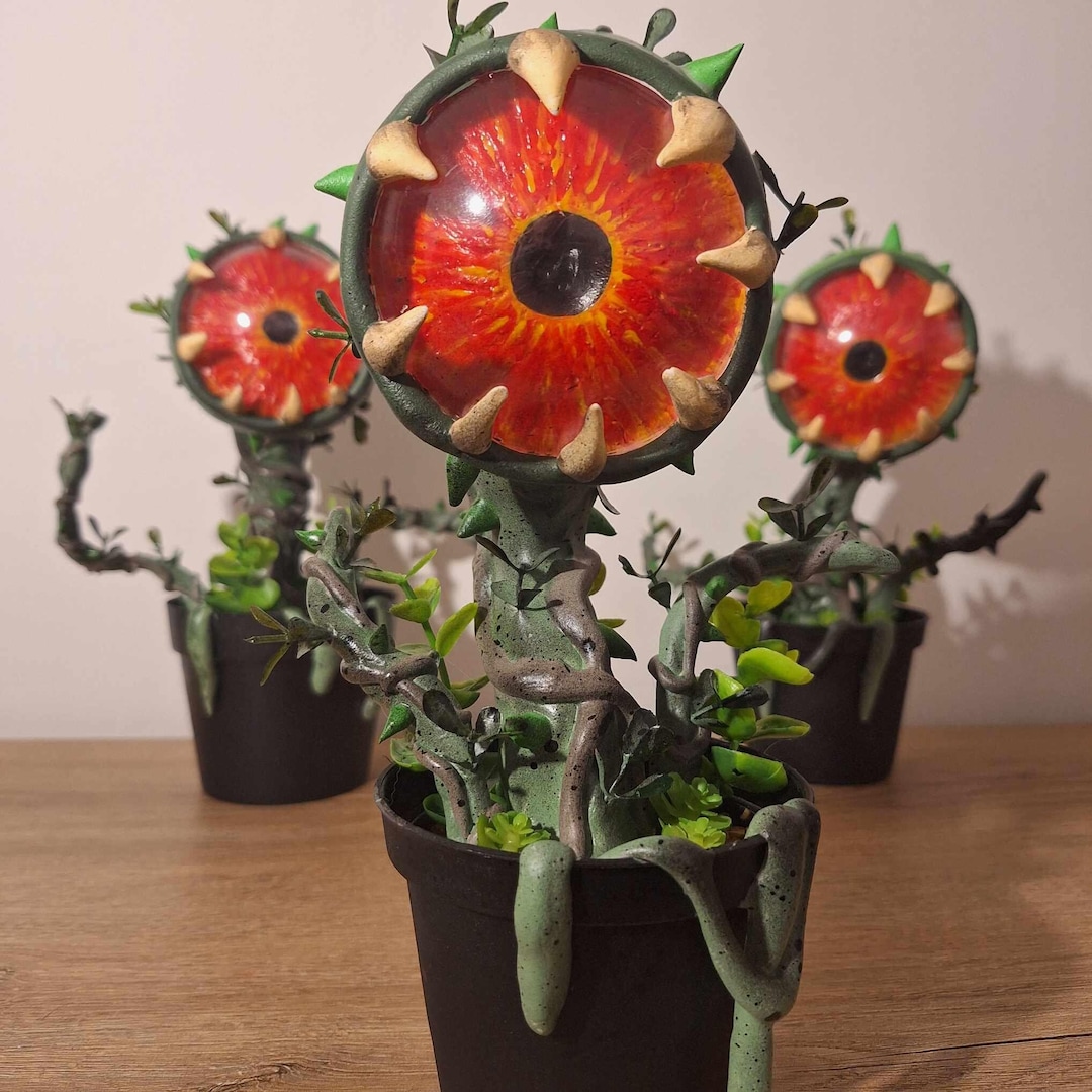 Giant-eye Carnivorous Plant | Baby Carnivorous Plant With Big Eyes ...