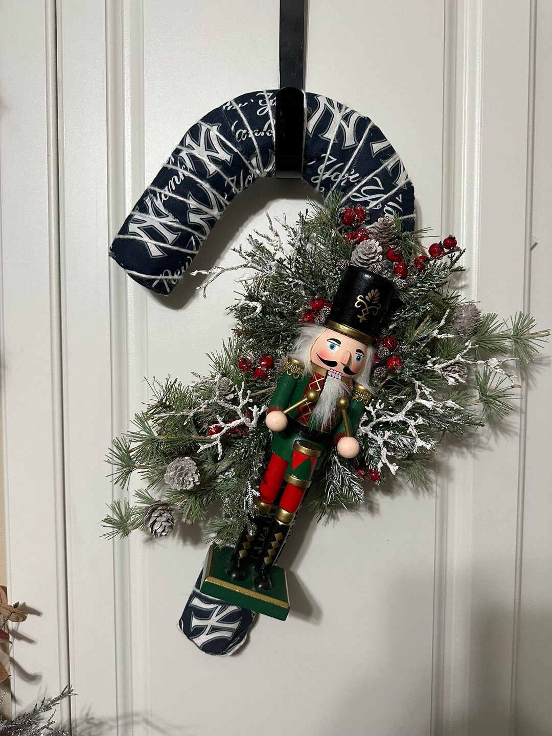 Yankees Holiday Candy Cane With Nutcracker Charm! Yankees Wreath ...