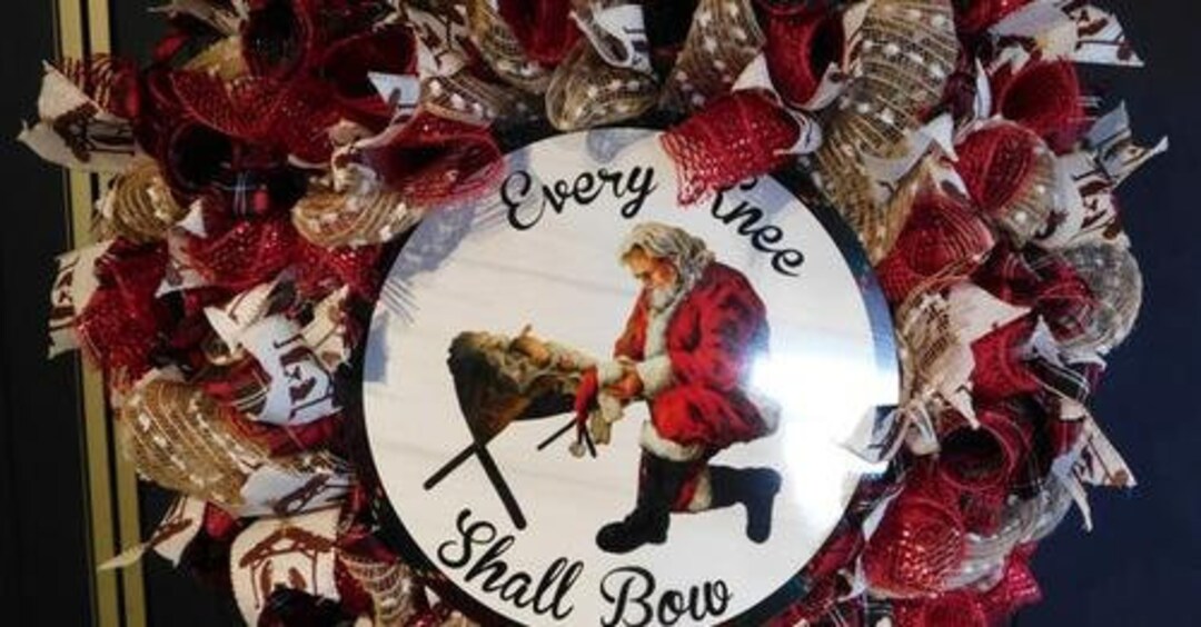 Bow of Reverence: 24-inch Christmas Frame Wreath With Santa and Baby ...