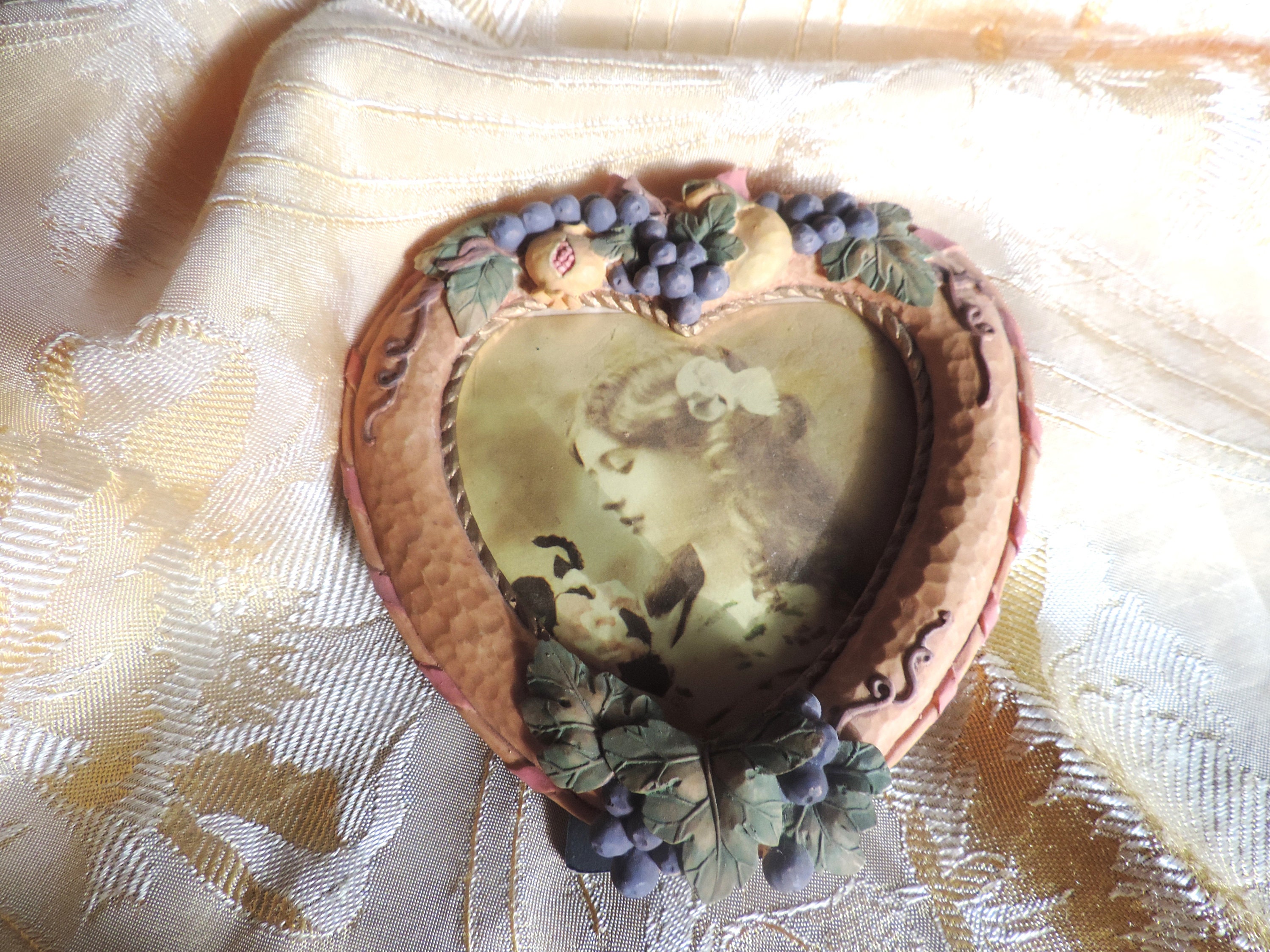 Heart Shaped Victorian Style Frame - Etsy