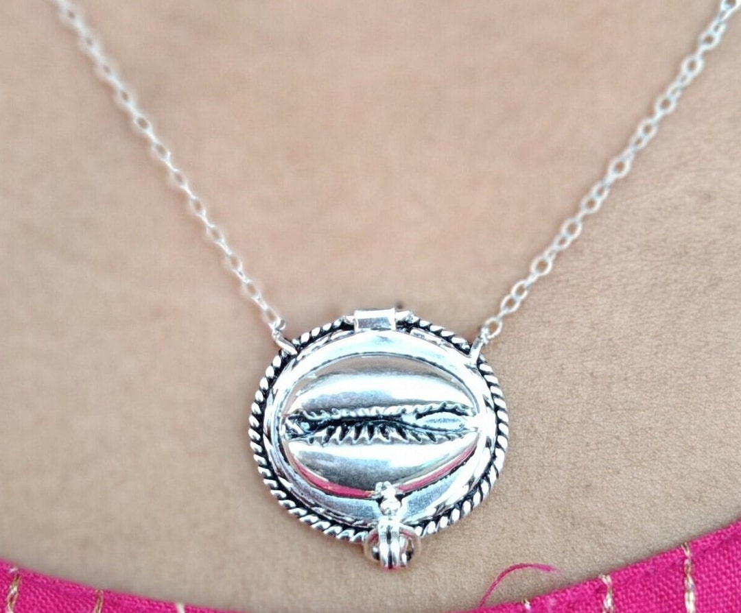 Cowrie Shell Poison Necklace, Handmade Poison Pendent, Cowrie Poison ...