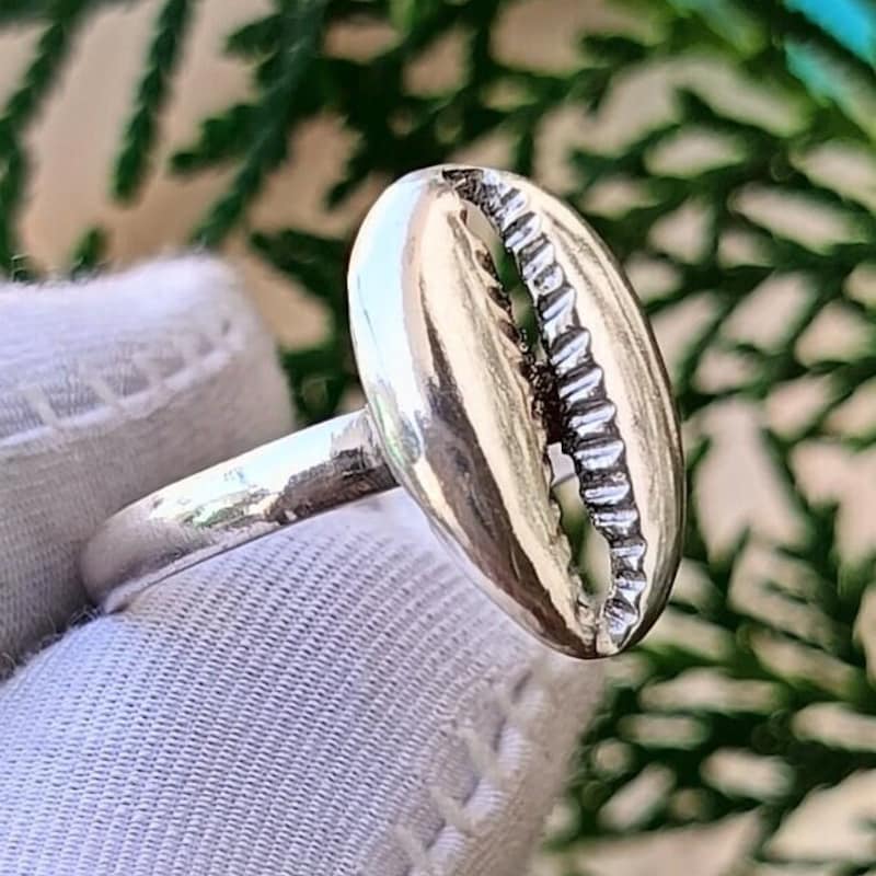 Cowrie Shell Ring - Etsy
