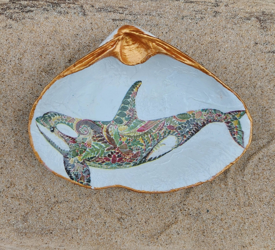 Clam Shell Trinket Dish - Whale Design ~ Handpainted, Decoupaged, Ring ...