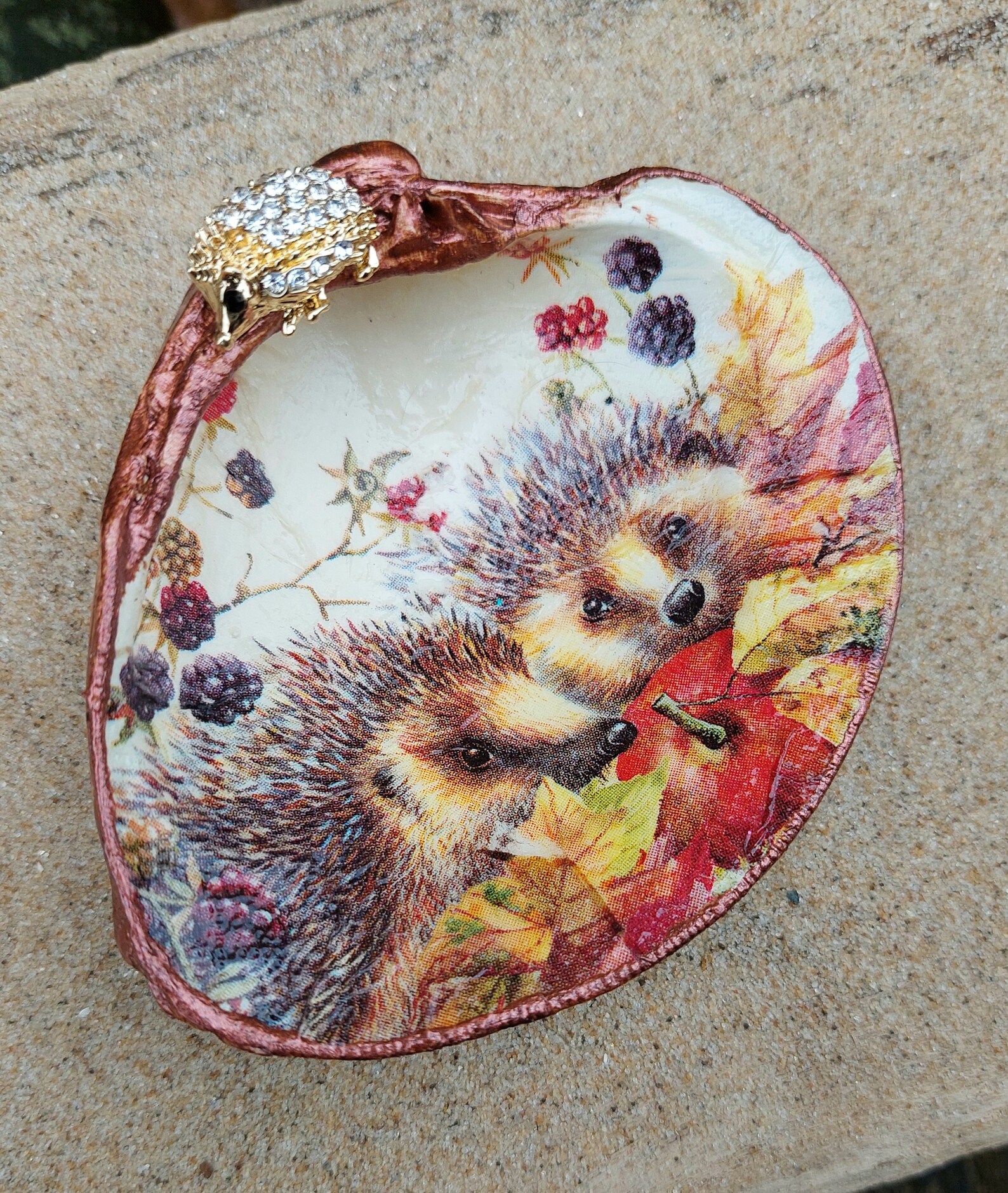 Clam Shell Trinket Dish - Hedgehog Design ~ Handpainted, Decoupaged ...