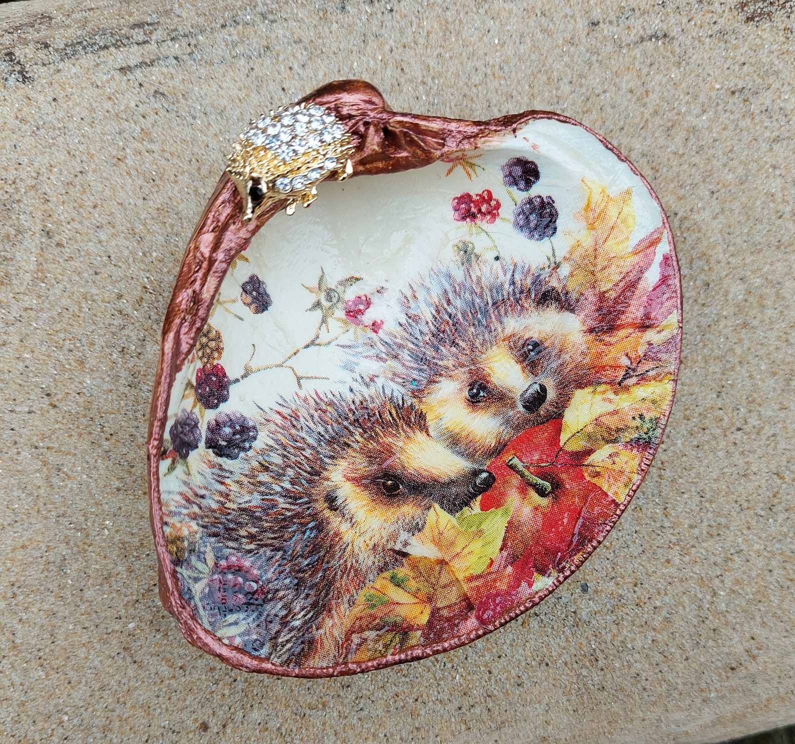 Clam Shell Trinket Dish - Hedgehog Design ~ Handpainted, Decoupaged ...