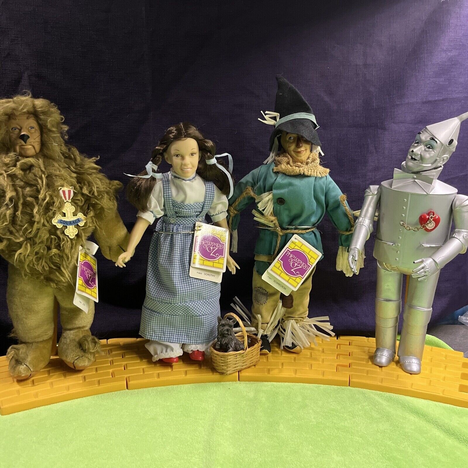 OLLIERV Wizard of OZ Hamilton Figures With Toto and Yellow Brick Road ...