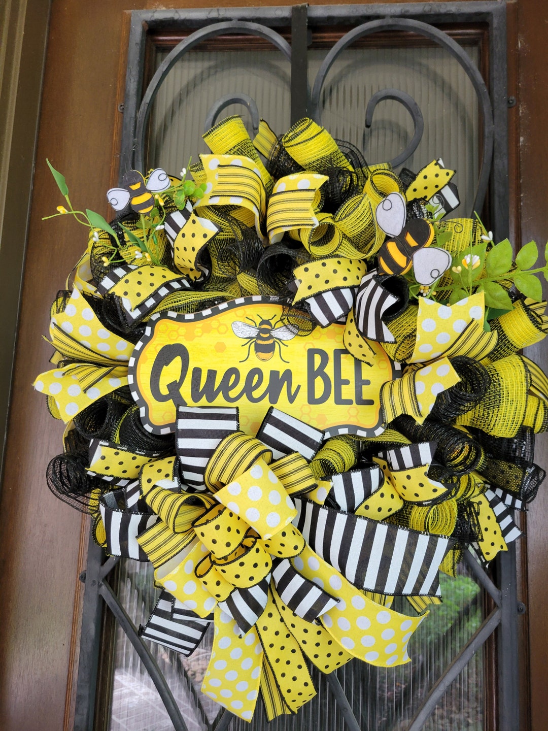 Welcome Queen Bee Sign - Etsy