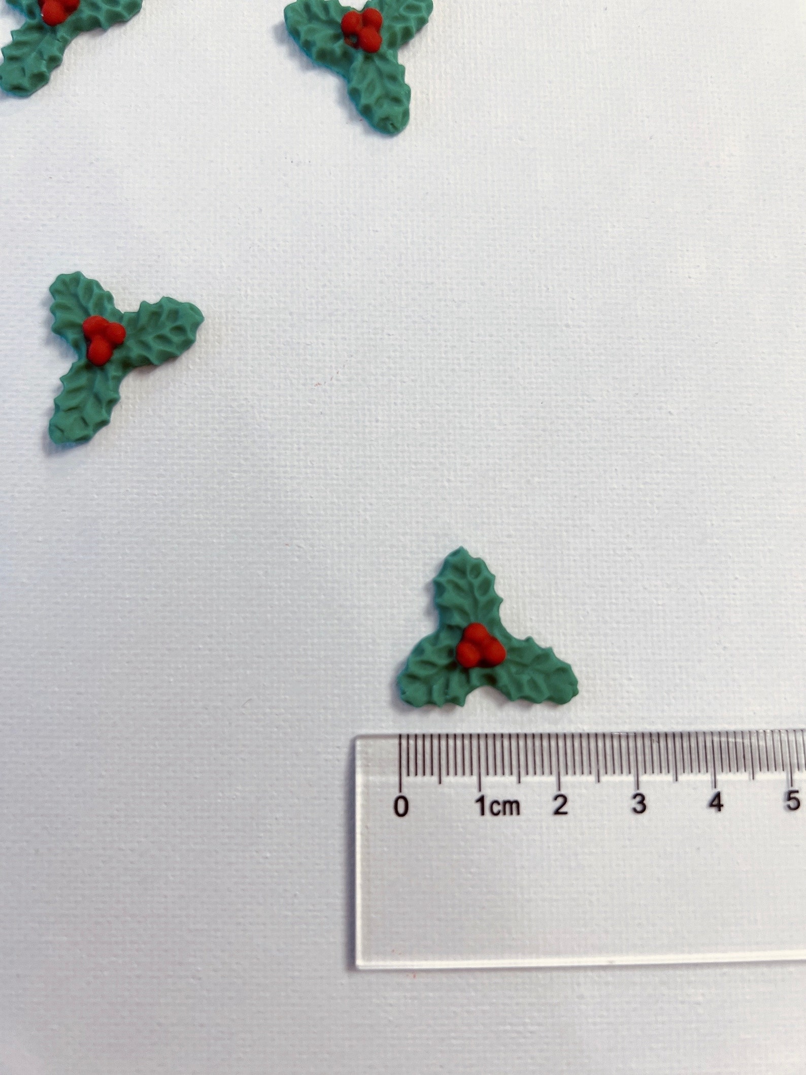 Mini Holly Leaves Cupcake Toppers Edible Cake Decoration | Christmas ...