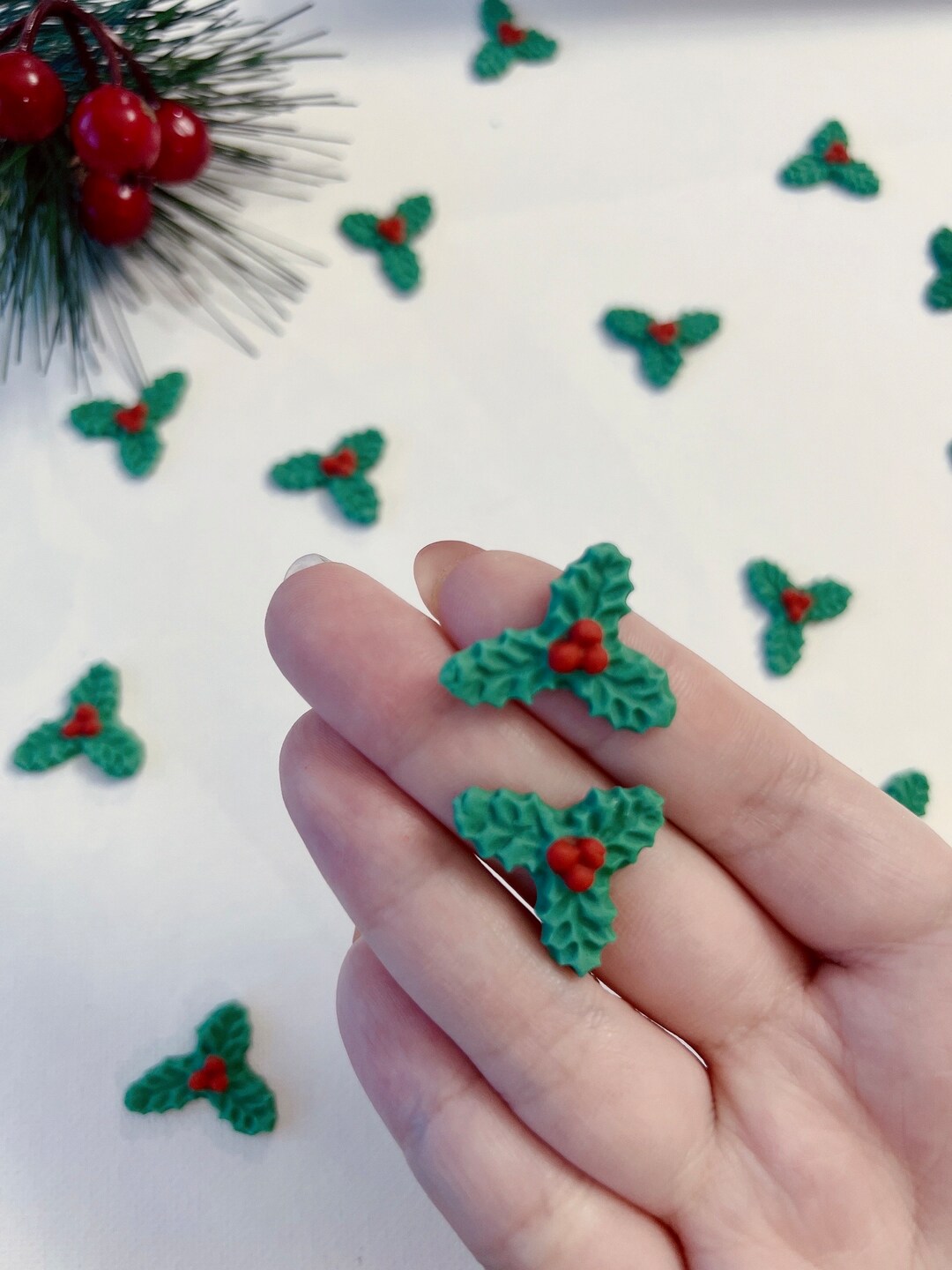 Mini Holly Leaves Cupcake Toppers Edible Cake Decoration | Christmas ...