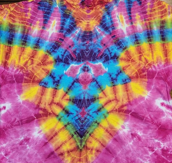 Med circ. 1990 Symmetria "Rainbow Shield" Tie-Dye T-s… - Gem