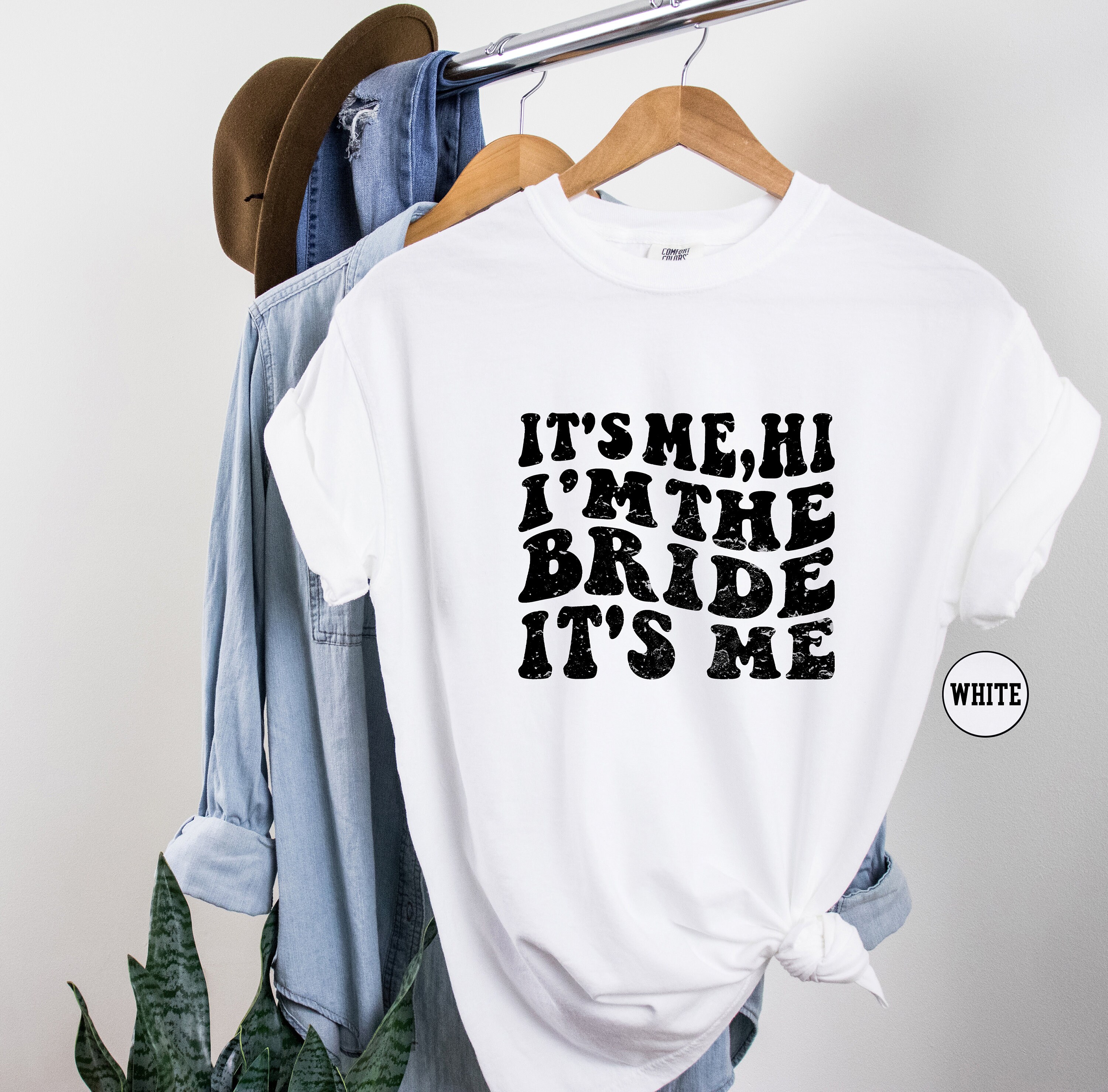 It's Me Hi I'm the Bride It's Me Tee, Funny Bride Tee, Wifey Outfit ...