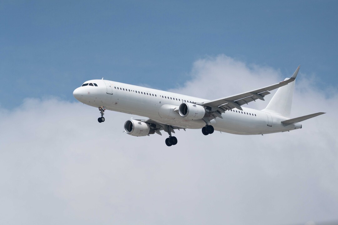 High Resolution WHITE AIRPLANE Photo - Etsy