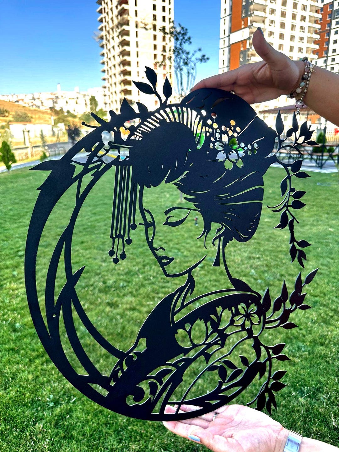 Beautiful Japanese Geisha Silhouette in Traditional Style, Japanese ...