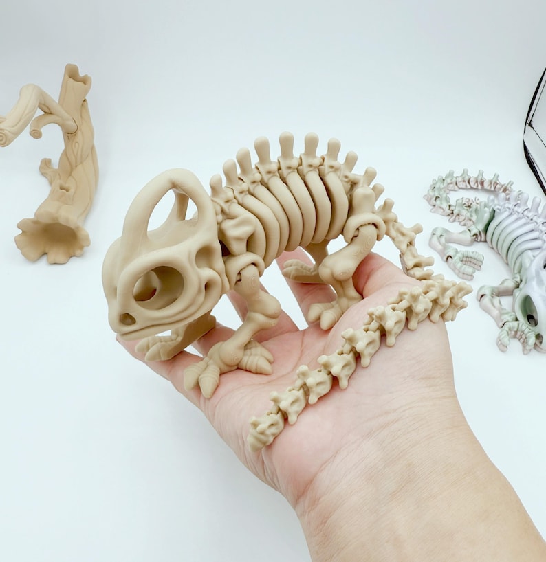 3D Printed Articulated Skeleton Chameleon With Branch | Gifts | Desk ...