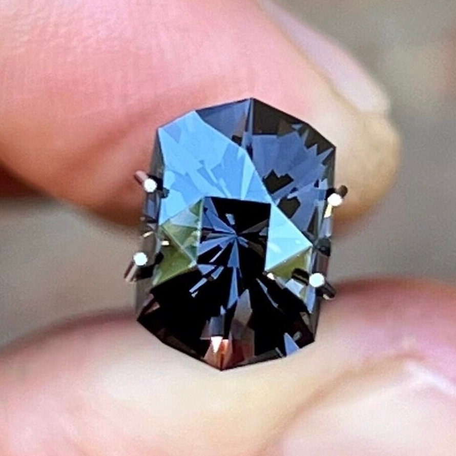 5.14ct. Grey Spinel - Color Change - Etsy