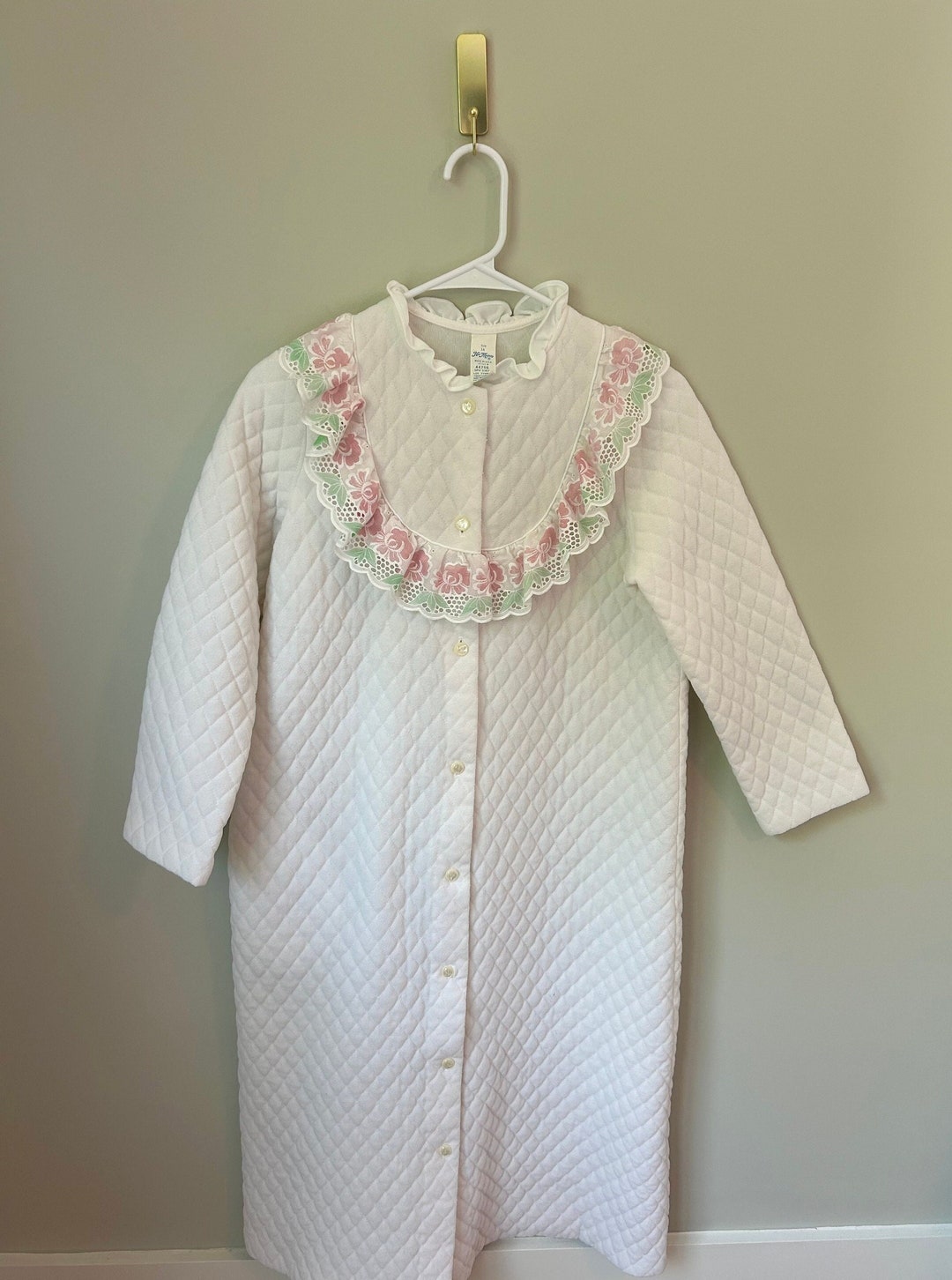 Vintage White Quilted House Coat Robe Jacket Pastel Lace Made in USA ...